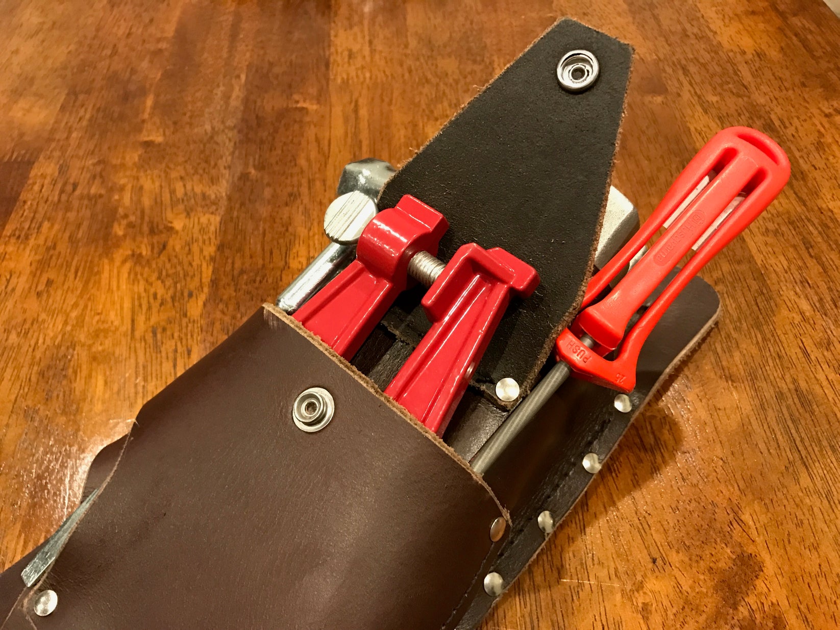 Wedge pouch - Brown- holds 3 alloy wedges , stump vice , spanner and f ...